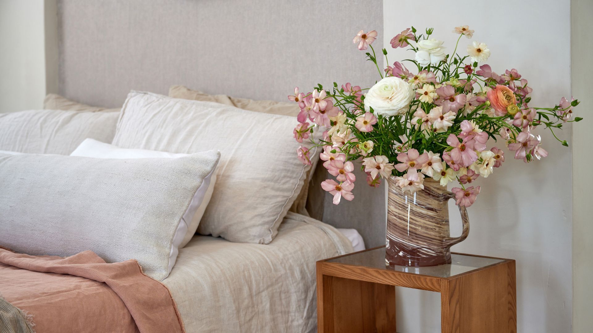 What Is the 3-5-8 Rule for Floral Arrangements? | Livingetc