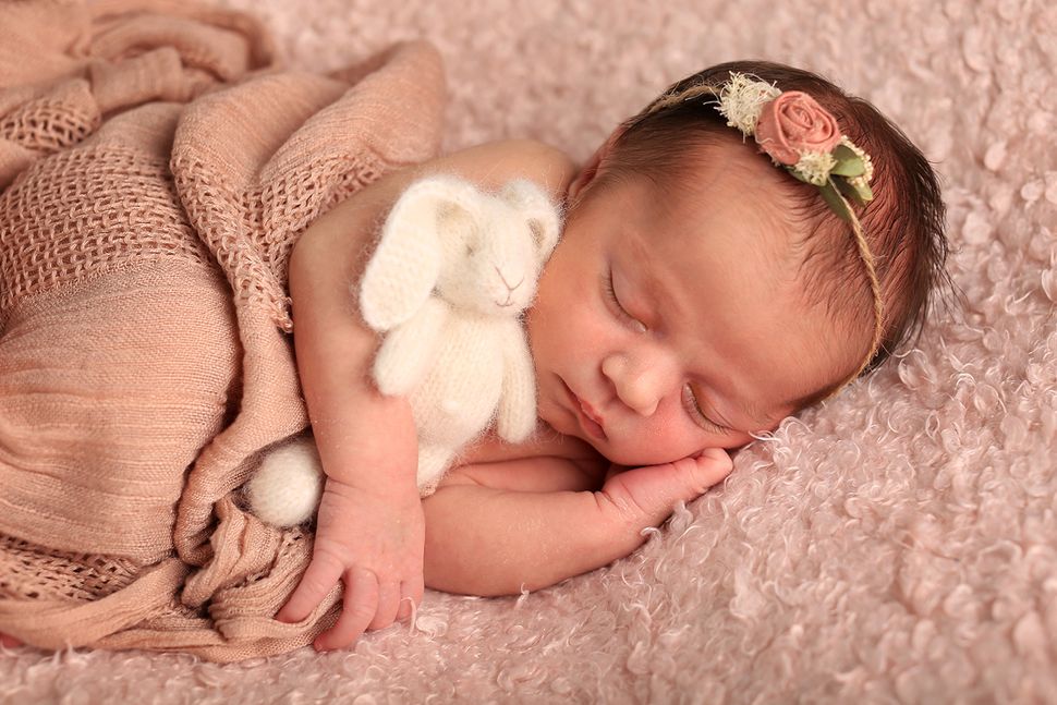 10 baby portrait tips: Take beautiful newborn photographs at home ...
