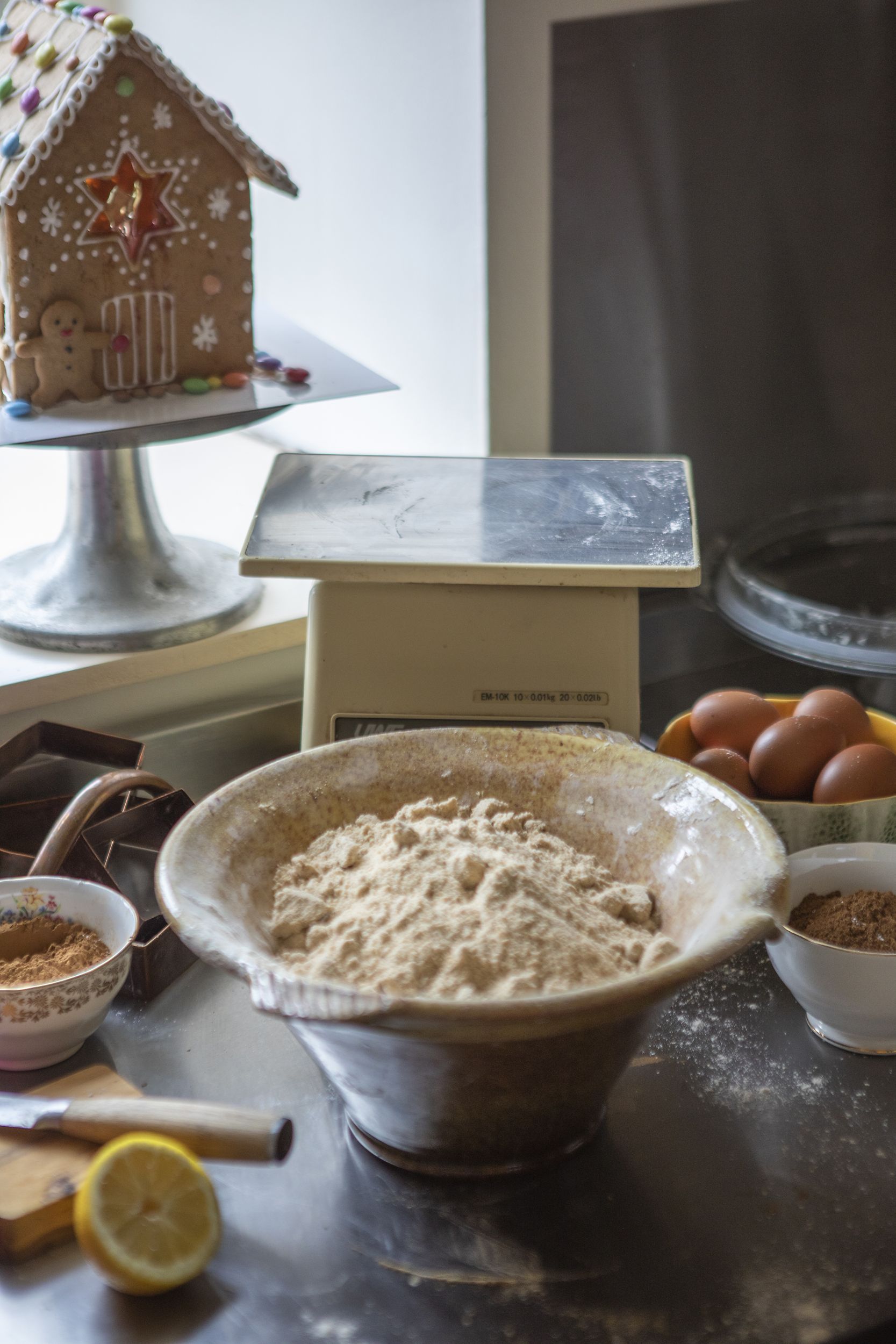 Gingerbread house recipe: how to make a gingerbread house | Homes and ...