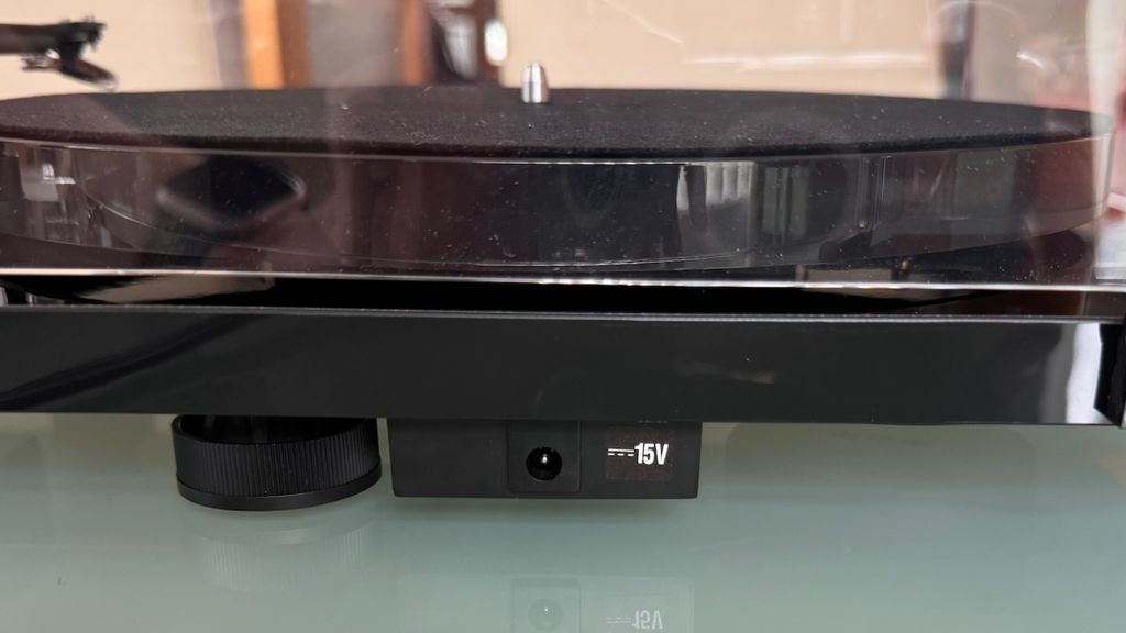 Pro-Ject E1 review: a low-price, beginner-friendly turntable that looks ...