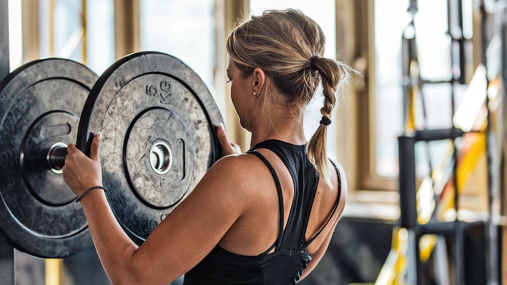 Weight training for just 30 minutes a week can help you live longer and ...