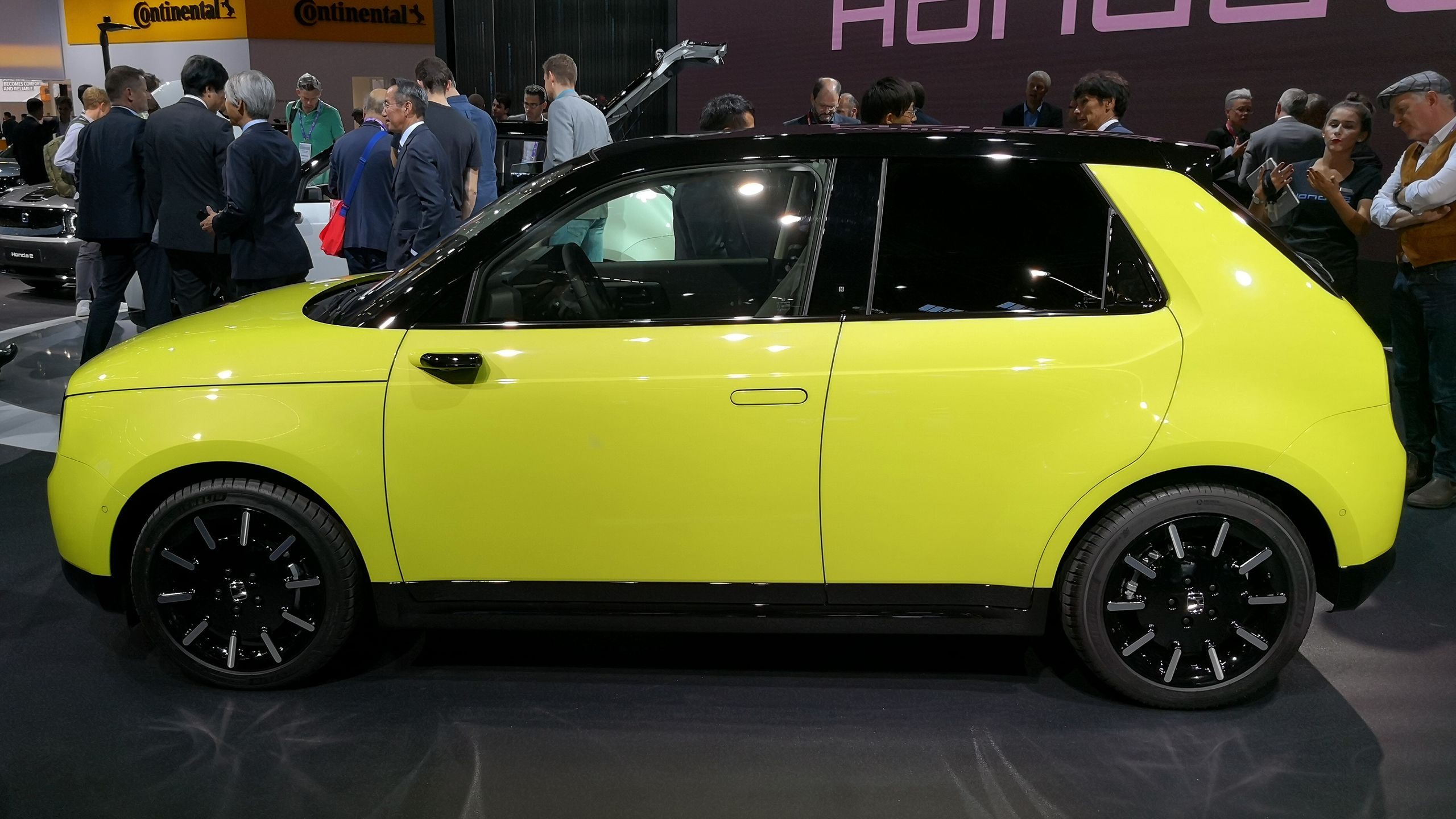 The Honda e comes fully charged with a feast of tech | TechRadar