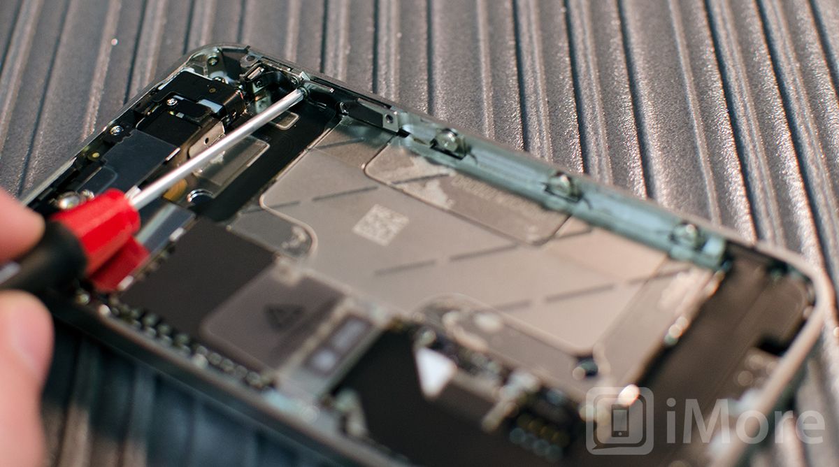 How to replace the volume buttons in an iPhone 4S | iMore