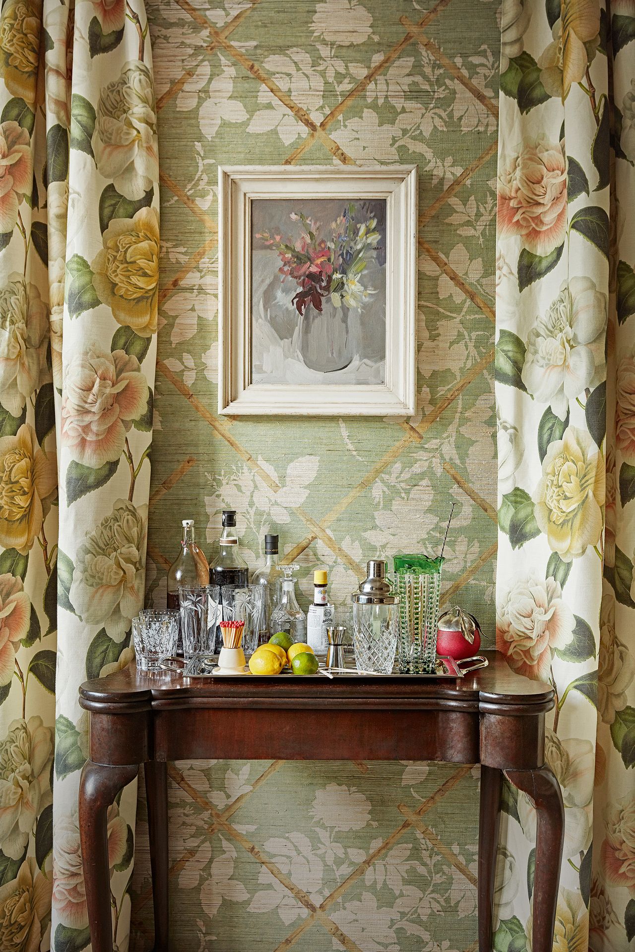 How to host a cocktail party: 10 tips for the perfect party | Homes and ...