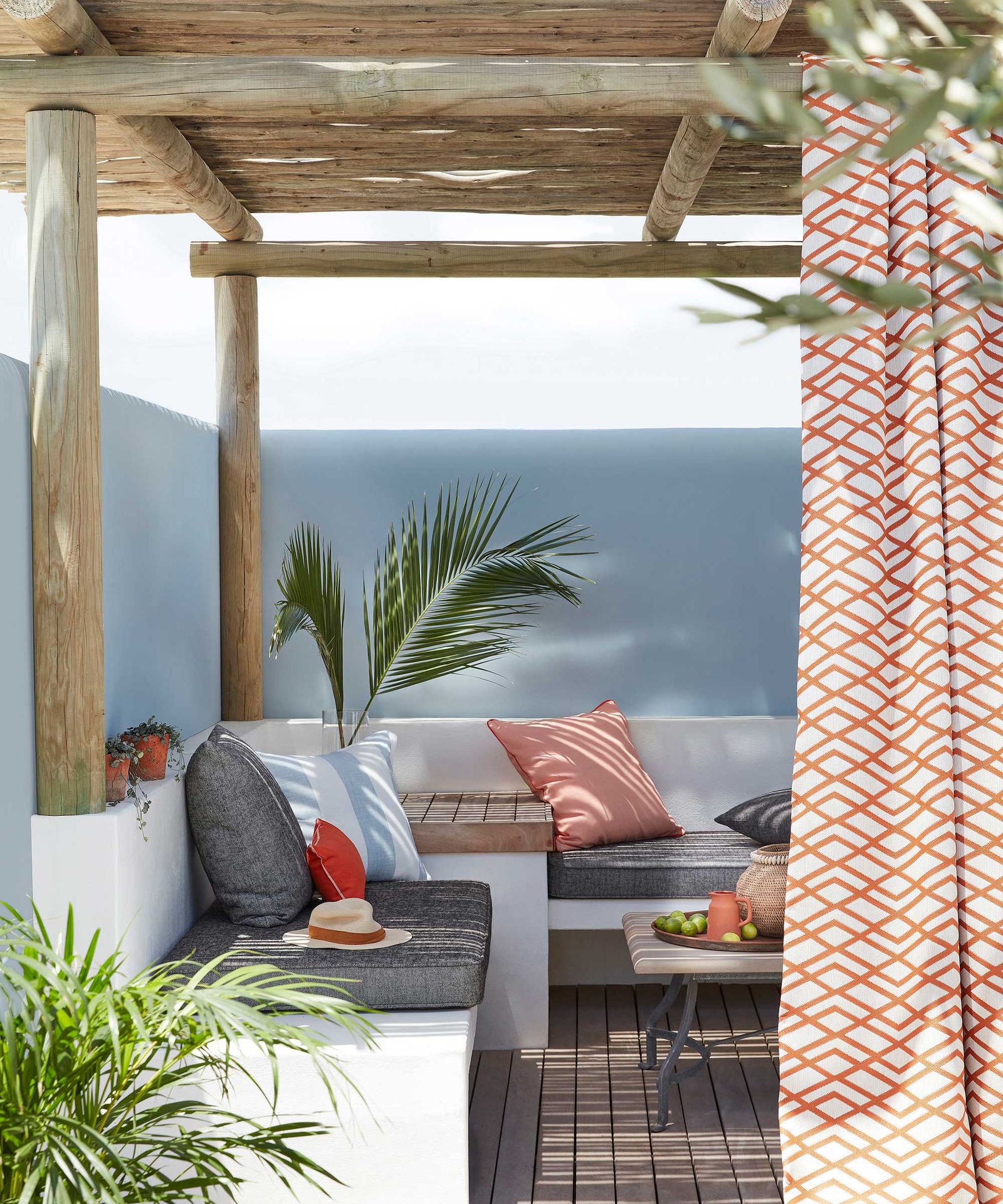 Patio privacy ideas: 11 looks for a private outdoor oasis | Homes and ...