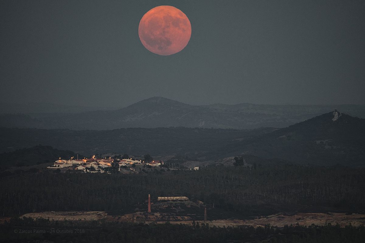 October full moon 2021: The Hunter's Moon outshines the Orionid meteor ...