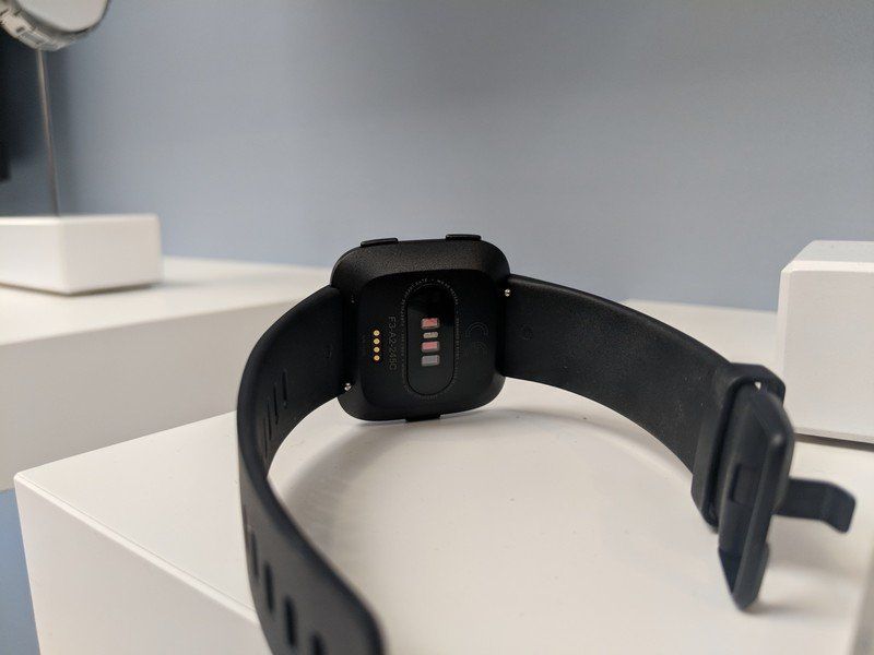 Fitbit Versa hands-on: Fitbit's finally getting serious about ...
