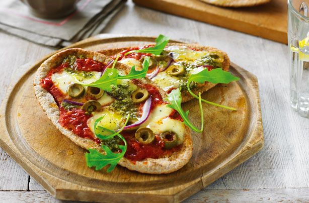 Pitta pizzas to make with the kids | Dinner Recipes | GoodtoKnow