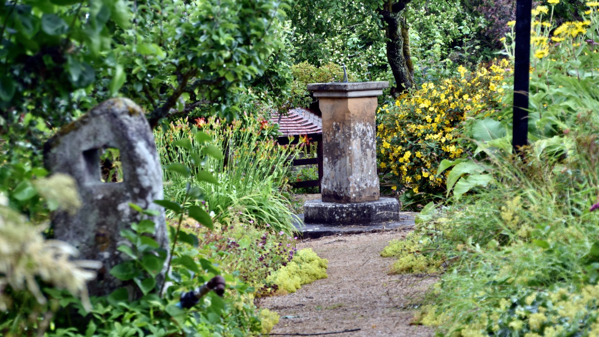 32 inspirational garden themes for all types of outdoor spaces | Woman ...