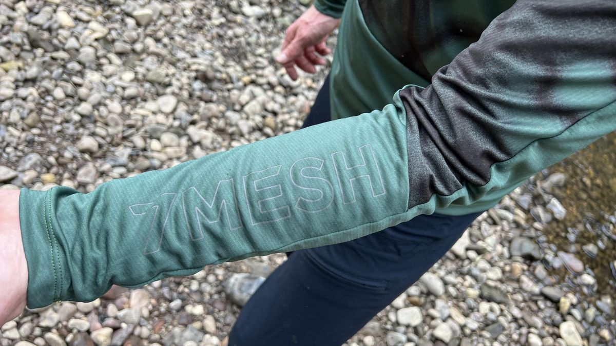 7Mesh Roam Shirt LS review – cosy and eco-friendly | Bike Perfect