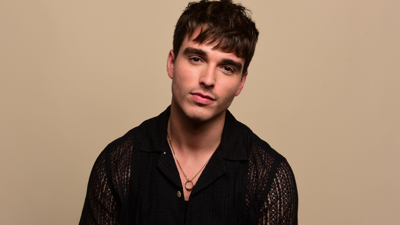 Who Is Corey Mylchreest, a.k.a. Young King George in 'Queen Charlotte ...