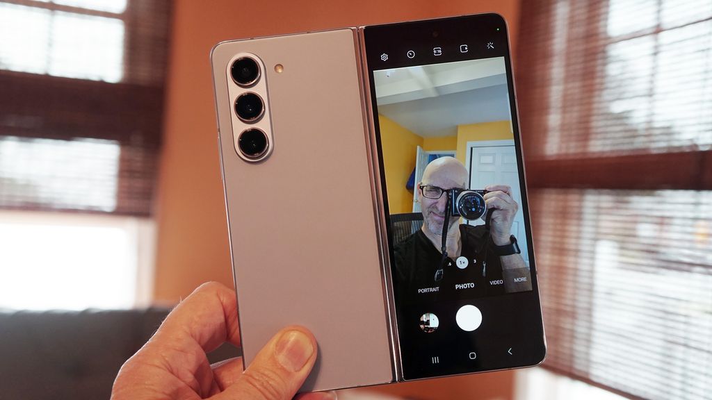 Samsung Galaxy Z Fold 5 vs Samsung Galaxy S23 Ultra confronto | TechRadar