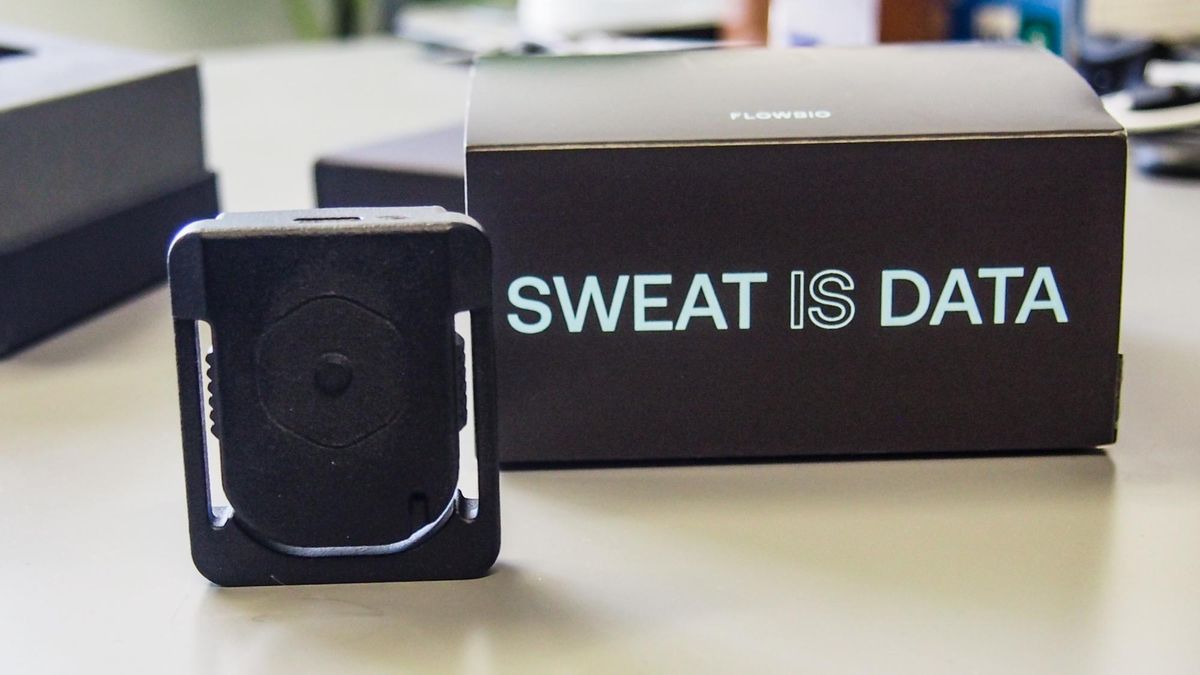 I tried a hydration tracker that syncs with my Garmin watch during ...