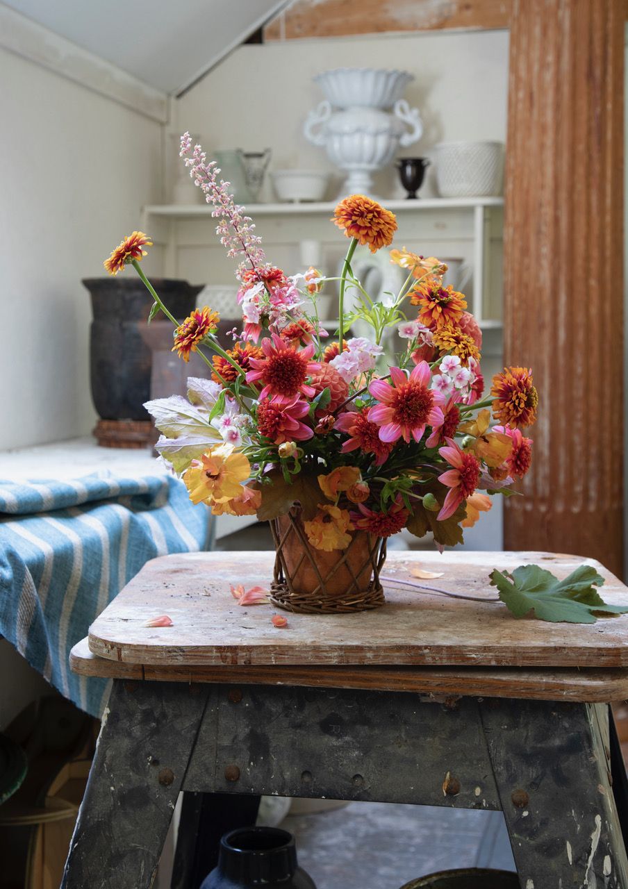 10 Ideas for Decorating with Flowers to Elevate Your Home | Livingetc