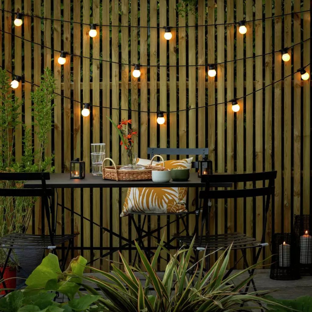 How to hide an ugly fence - 6 ways to disguise an eyesore | Ideal Home
