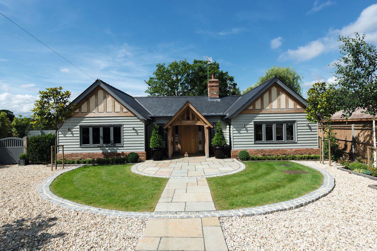 Lawn Ideas: 7 Neat and Stylish Designs for a Turfed Garden | Homebuilding