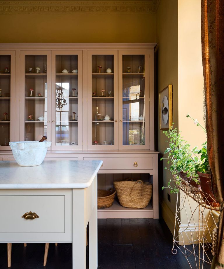 Timeless kitchen cabinet colors – 7 endlessly classic shades | Homes ...