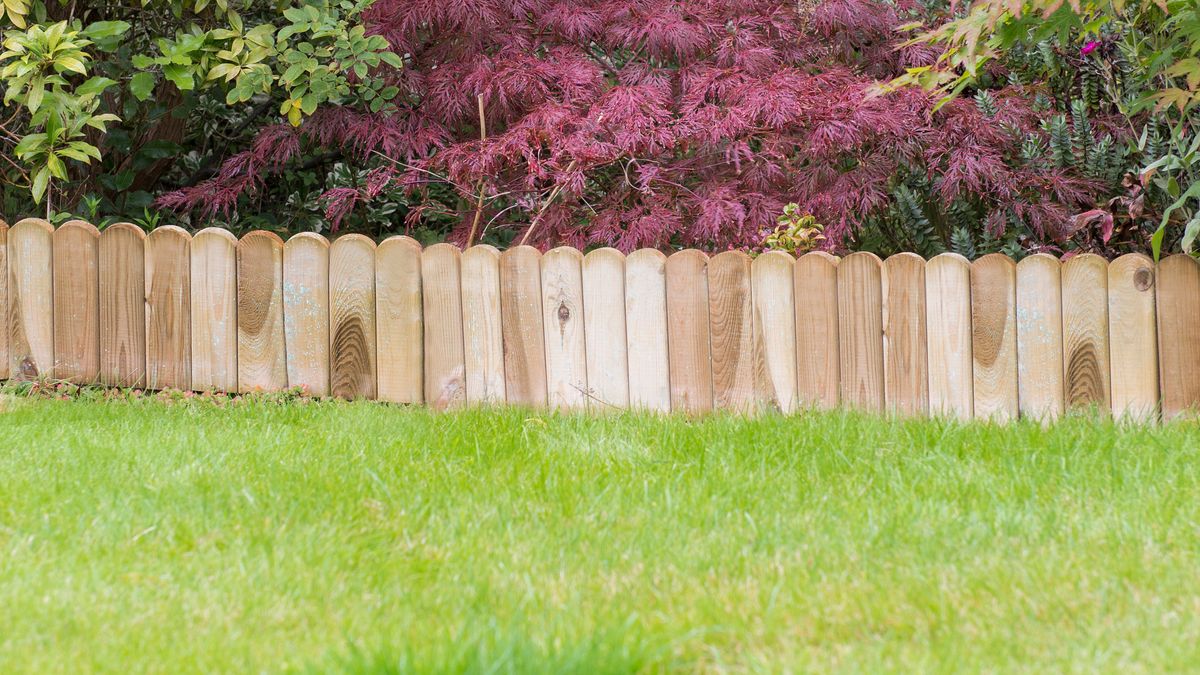 Garden edging ideas: Keep your outside spaces neat and tidy | Homebuilding