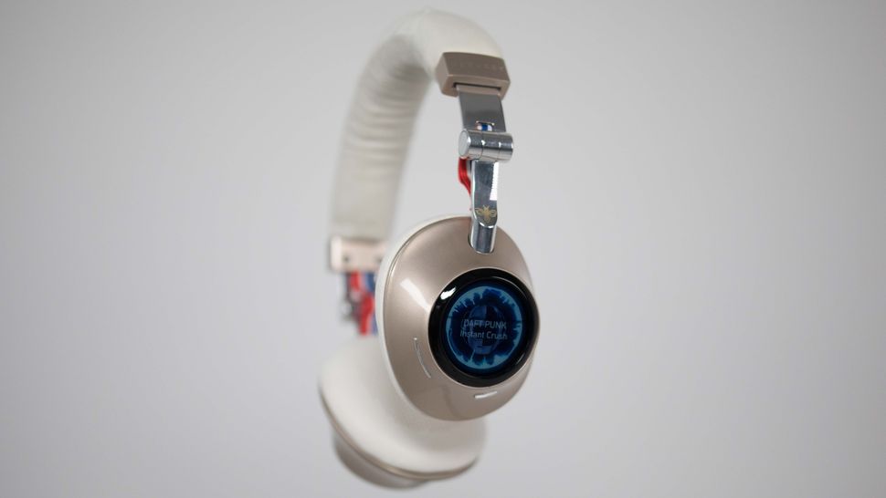 The future of headphones: touchscreen displays and integrated streaming ...