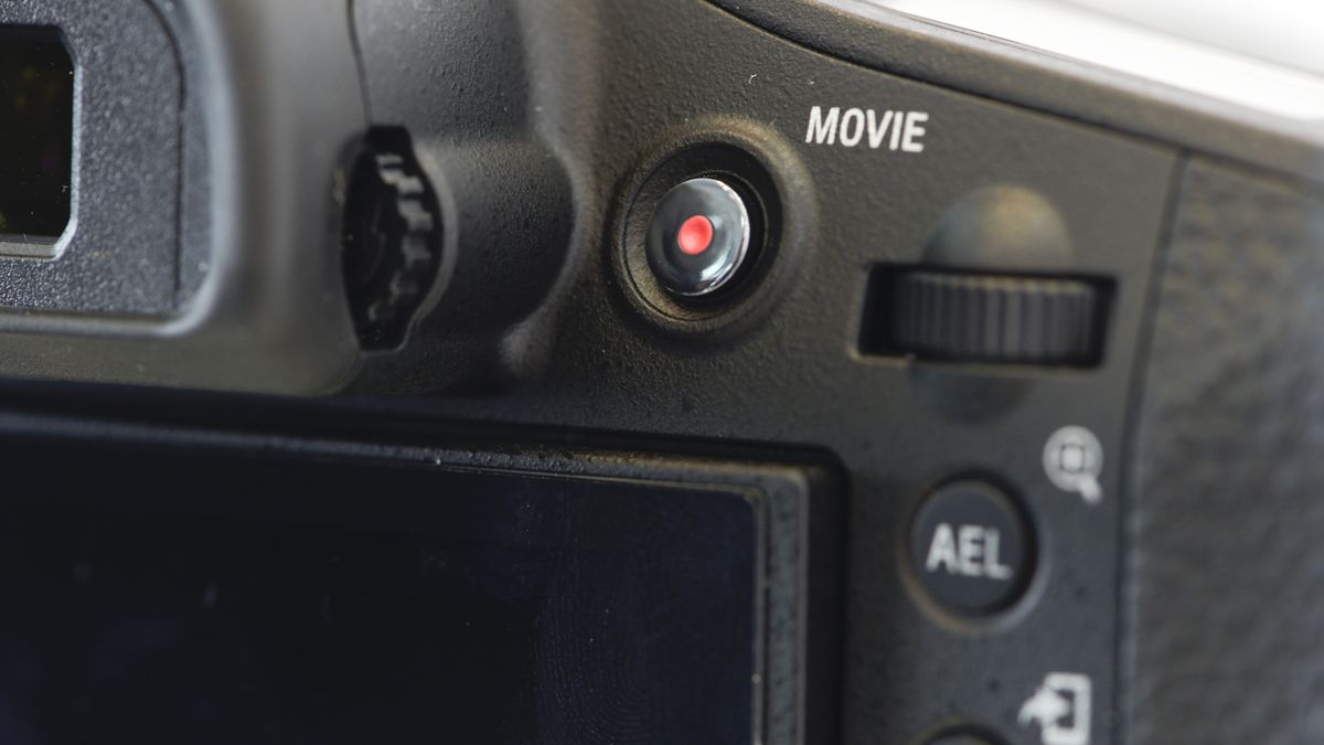 Build quality and handling - Sony RX10 review - Page 2 | TechRadar