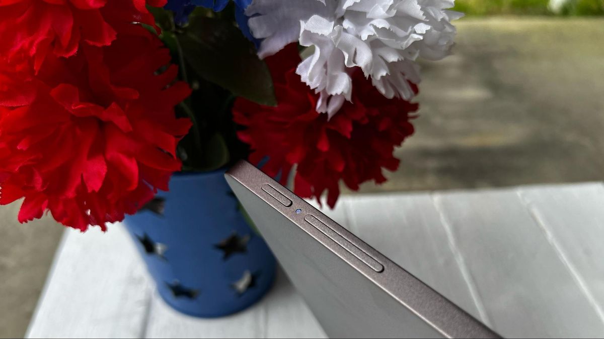 Innocn 15A1F Portable Monitor Review: OLED Value | Tom's Hardware