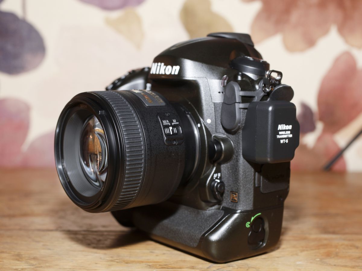 Build and handling - Nikon D4 review - Page 2 | TechRadar