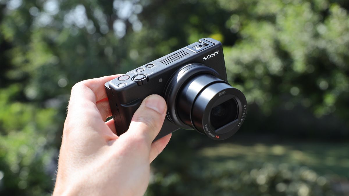 Cheap compacts with large sensors are hard to find. Are vlogging ...