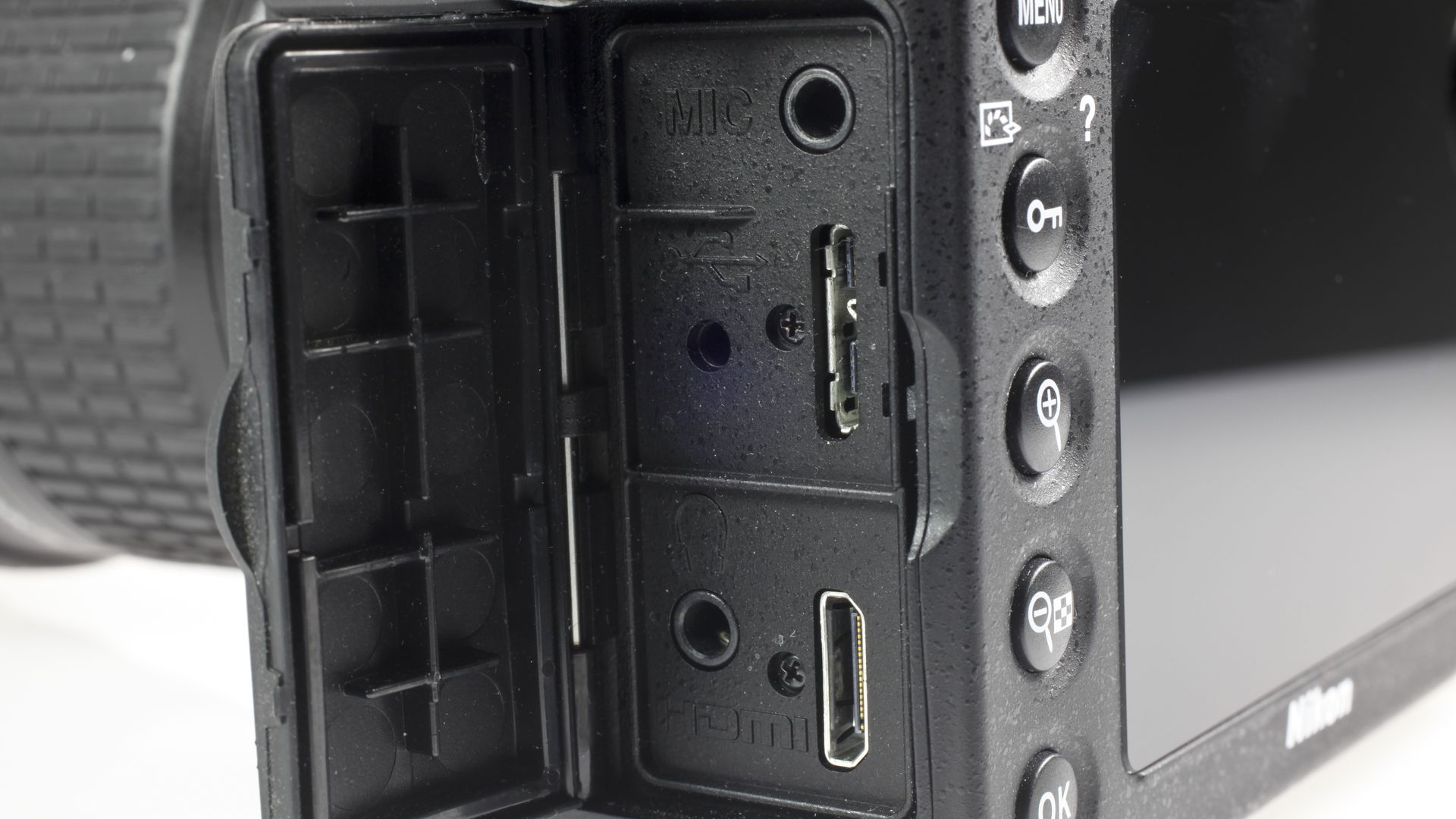 Nikon explains D800 screen 'green cast' issues | TechRadar