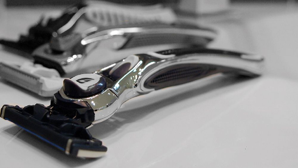 At last, the world's first six-bladed razor is heading to the UK. This ...