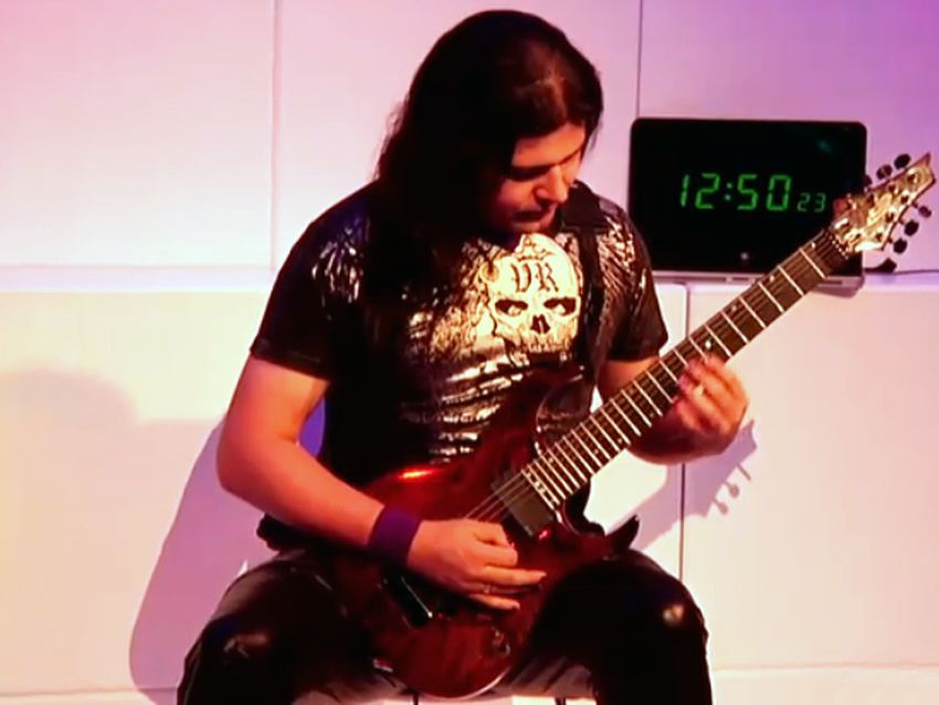 World's fastest guitarist uses Orange OPC to break Guinness Record ...