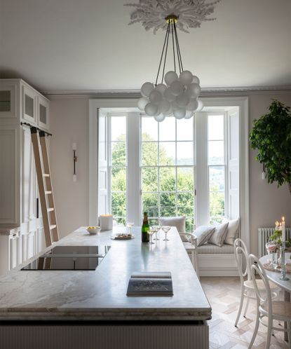 I use this dish soap solution for streak-free windows, fast | Homes and ...