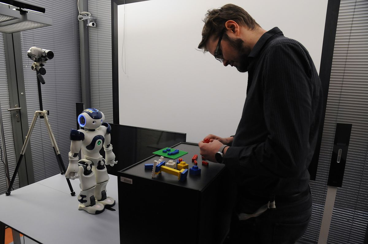 How Do You Make a Likable Robot? Program It to Make Mistakes | Live Science