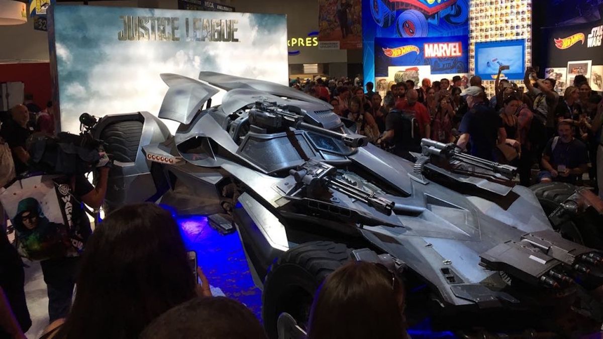 Here's your first look at the Justice League movie's upgraded Batmobile ...