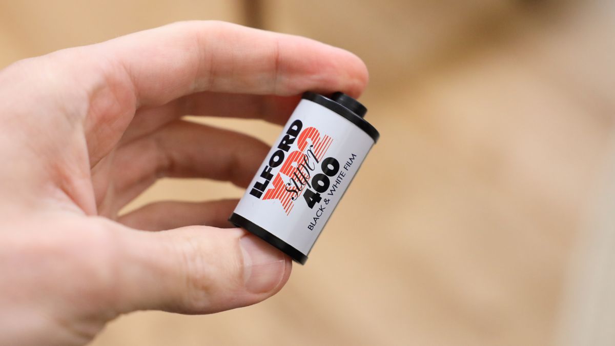 Ilford XP2 Super 35mm film review: where black and white meets color ...