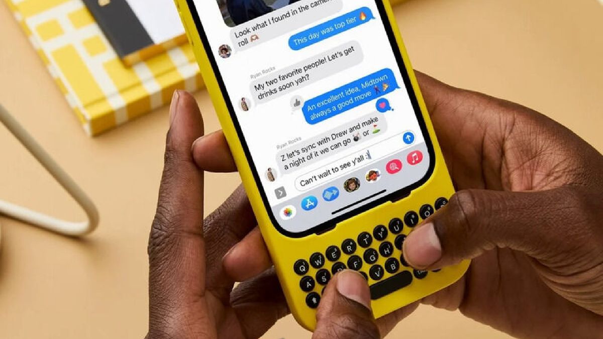 This keyboard iPhone case could be our favourite tech comeback in years ...
