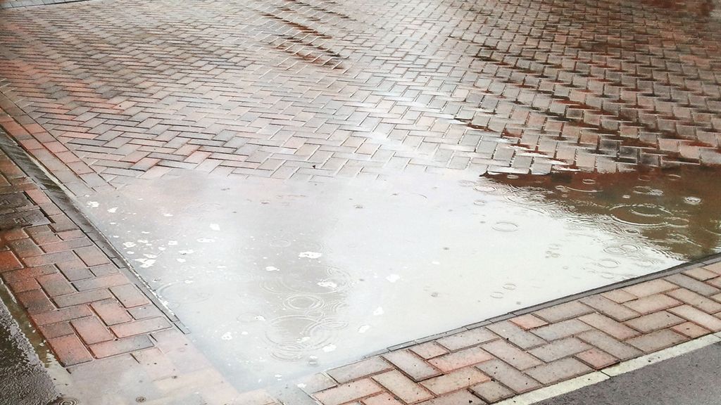 Driveway drainage options that are practical and beautiful | Homebuilding