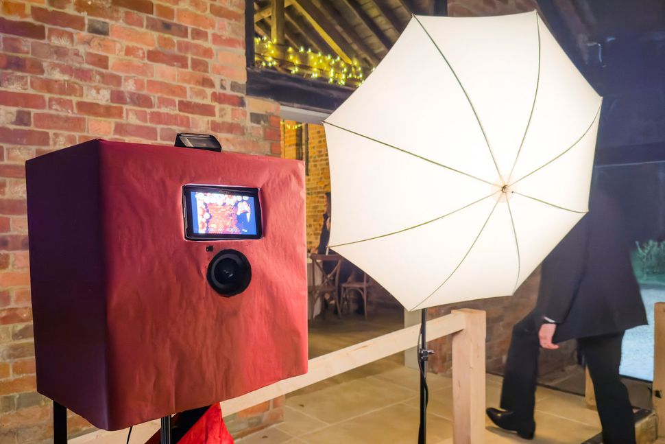 How to set up your very own photo booth at weddings, parties and ...