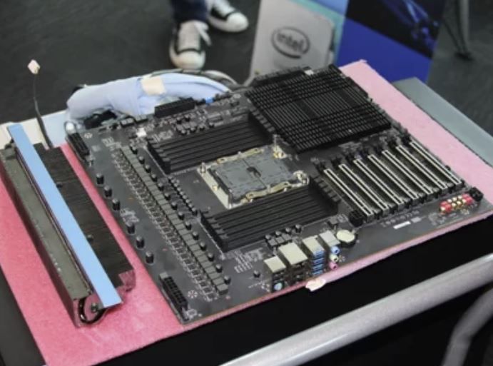 Intel Xeon W-3175X: Overclockable 28-Core CPU Listed at Stores for ...