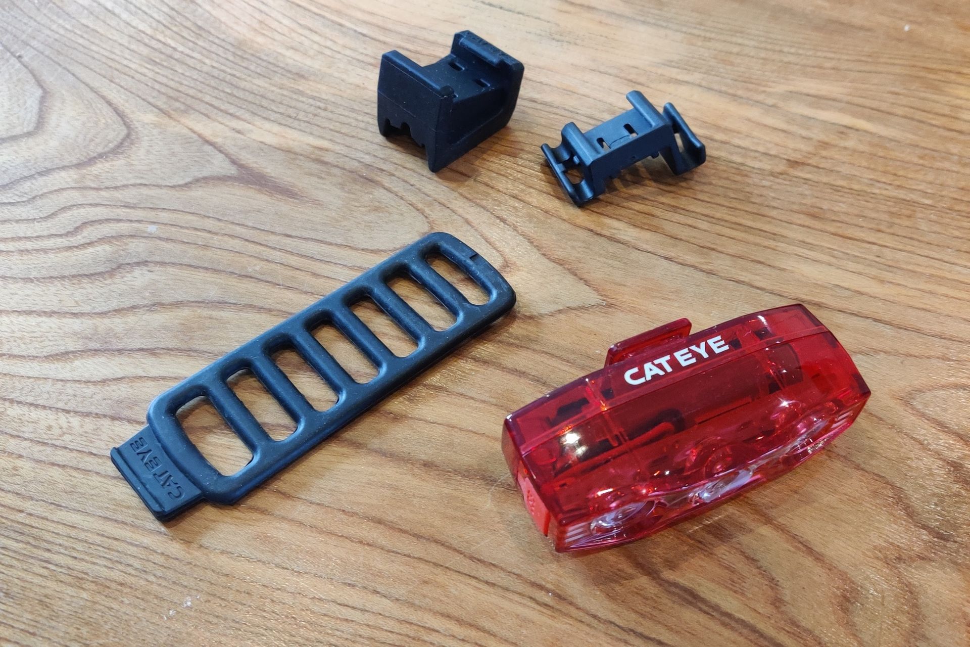 CatEye ViZ300 rear light review – I wish the bracket was as good as the ...