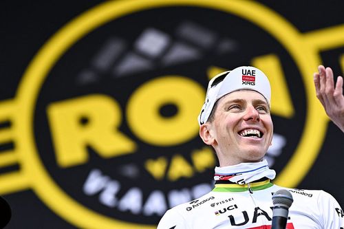 New 'infinity' trophy presented for 2024 Giro d'Italia Women | Cyclingnews