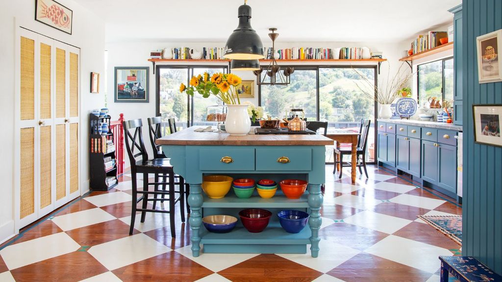 6 square kitchen island ideas that blend style and function | Homes and ...