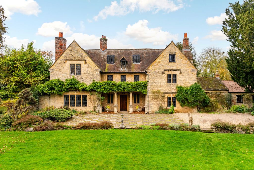 A seven bedroom Buckinghamshire rectory that might be a little haunted ...