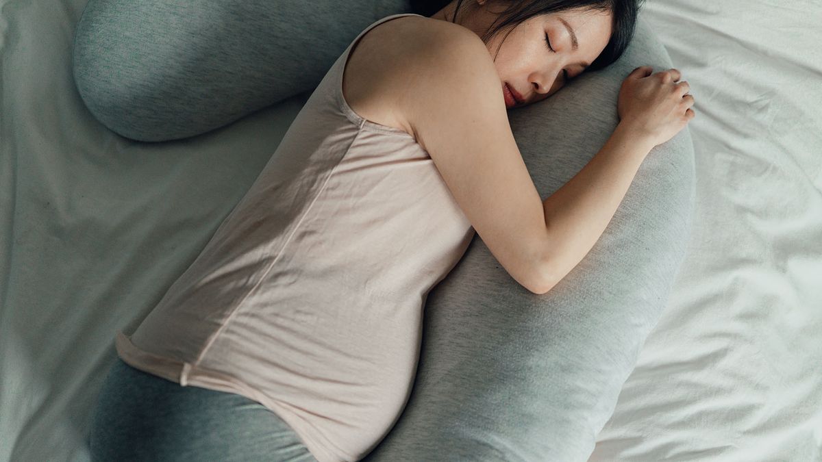 What happens to your body when you sleep on your side? | Tom's Guide