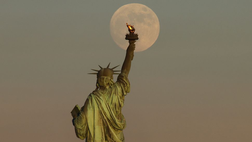 Why this weekend's Blue Moon is extra rare (and how to see it) | Live ...