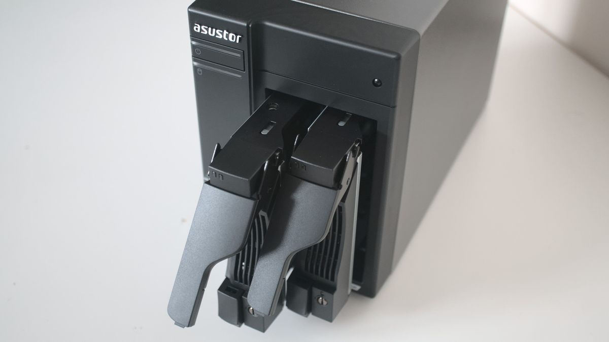 ASUSTOR Lockerstor 2 Gen2 (AS6702T) review: Everything you need in a ...