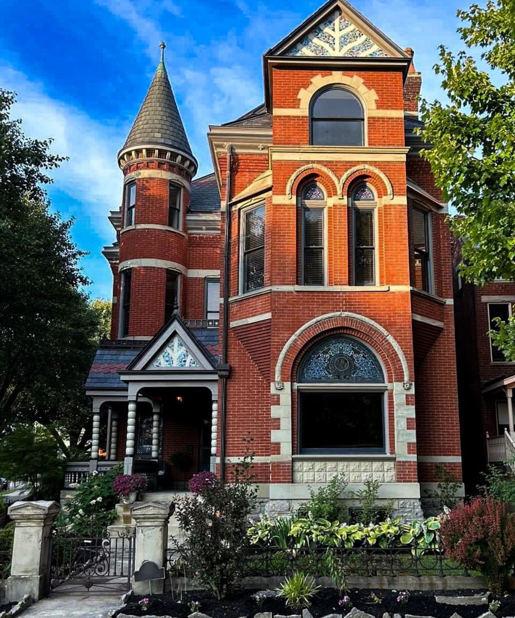 Queen Anne style homes – 5 homes that showcase traditional American ...