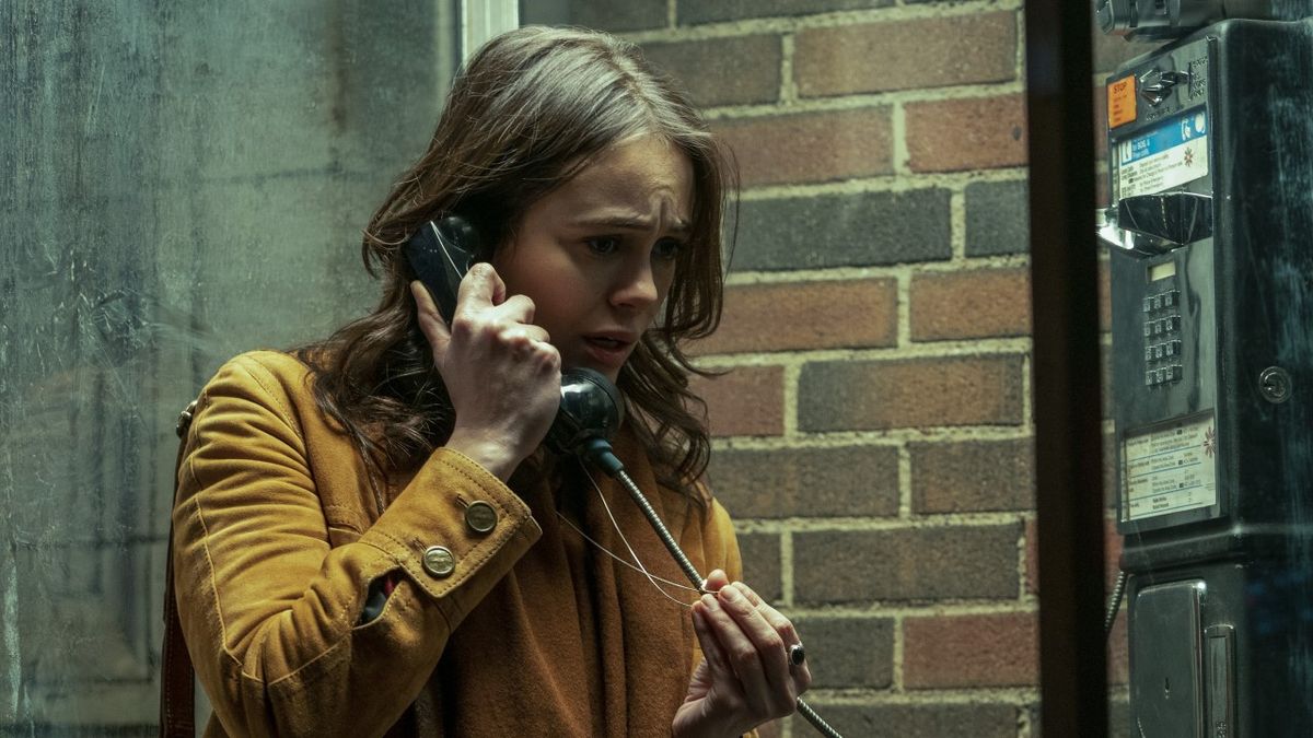 Netflix's Archive 81 Showrunner On Making Found-Footage More Immersive ...