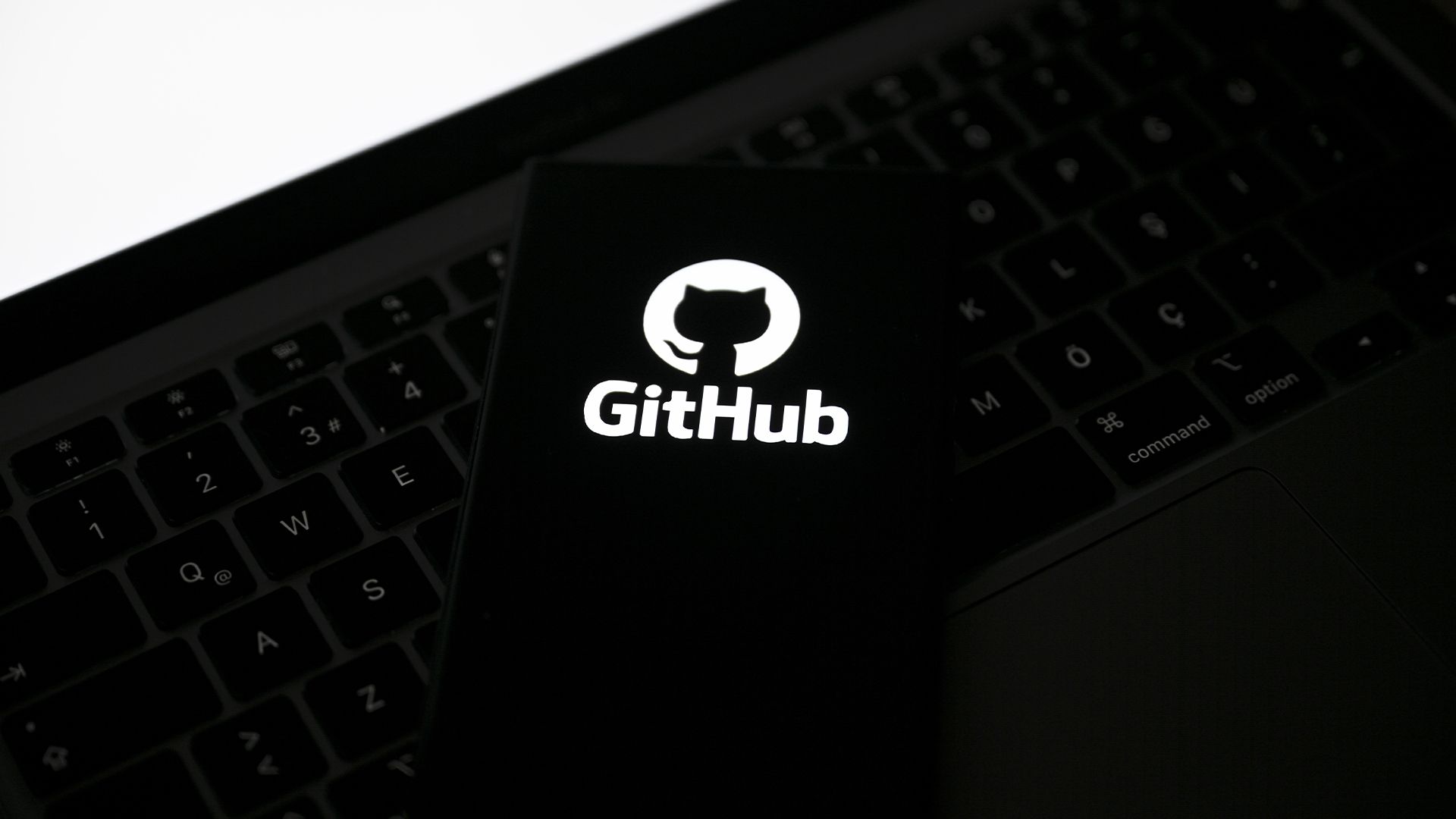 'GitVenom' campaign uses dodgy GitHub repositories to spread malware ...