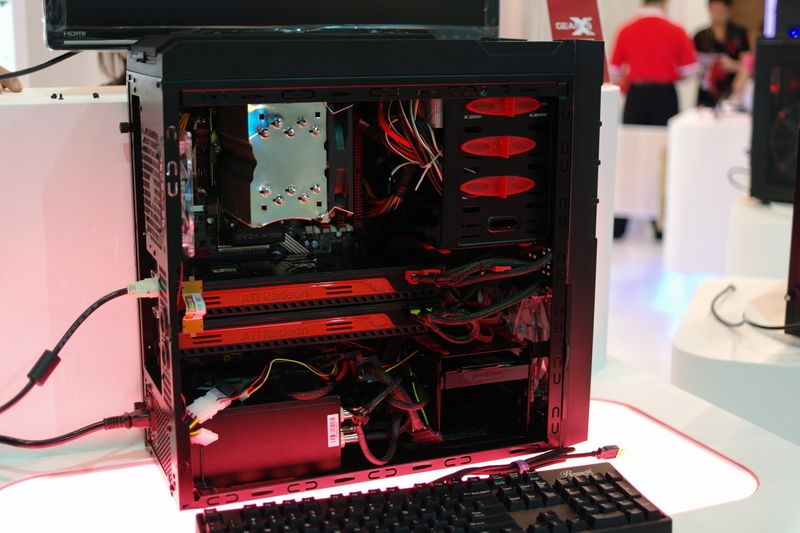 Rosewill Shows Off New, Easy Access PC Cases | Tom's Hardware