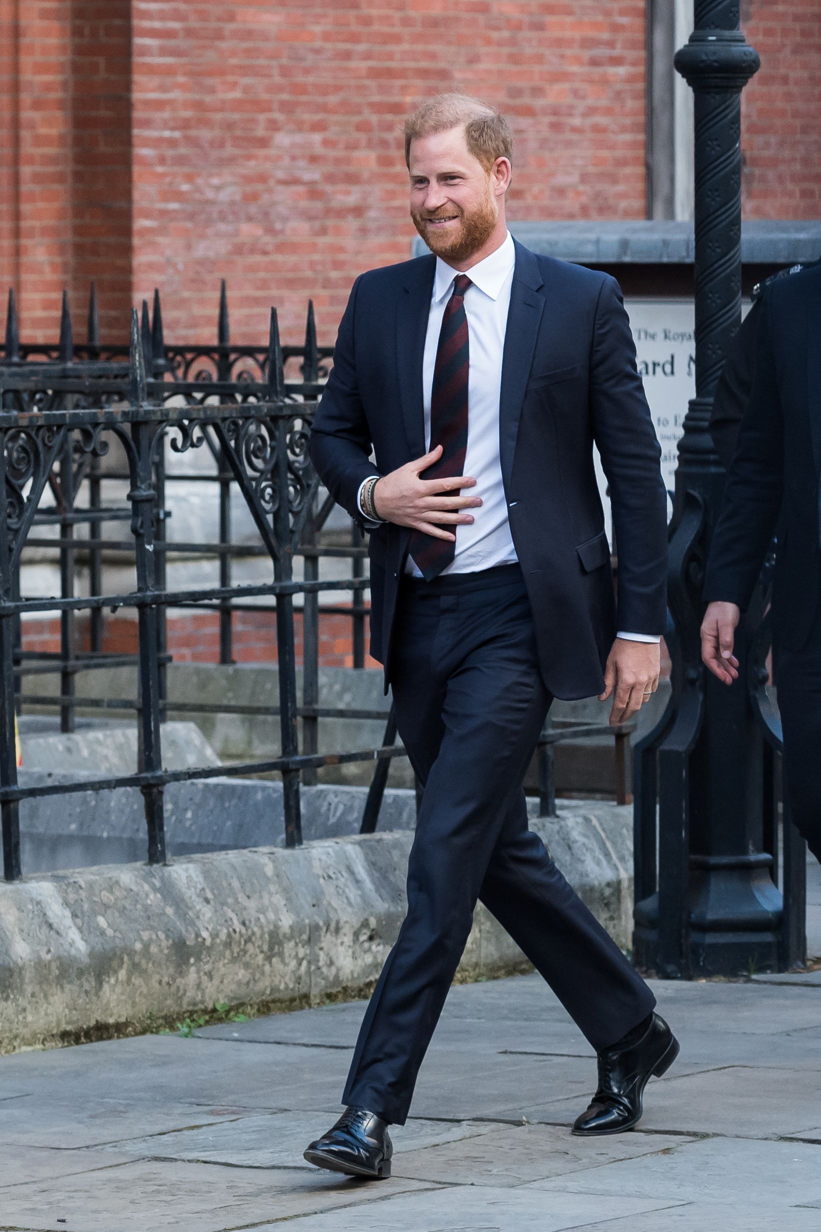 Prince Harry Allegedly Offered Olive Branch to Kate Middleton and ...